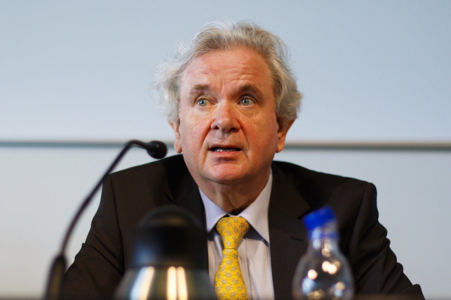 Davíð Oddsson með 5,6 milljónir króna á mánuði – Í sérflokki á meðal ...