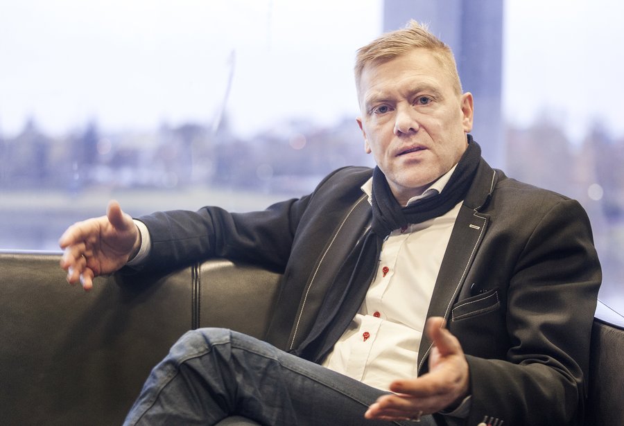 Jón Gnarr sigraði Þjóðskrá - Má bera ættarnafnið Gnarr